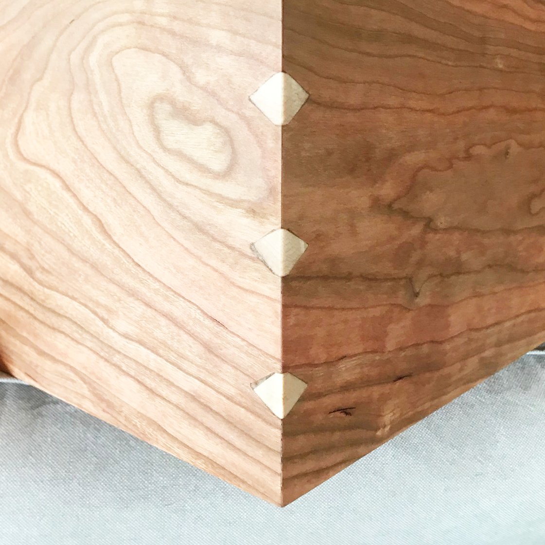 Bookmatched wood grain – Hardwood Urn
